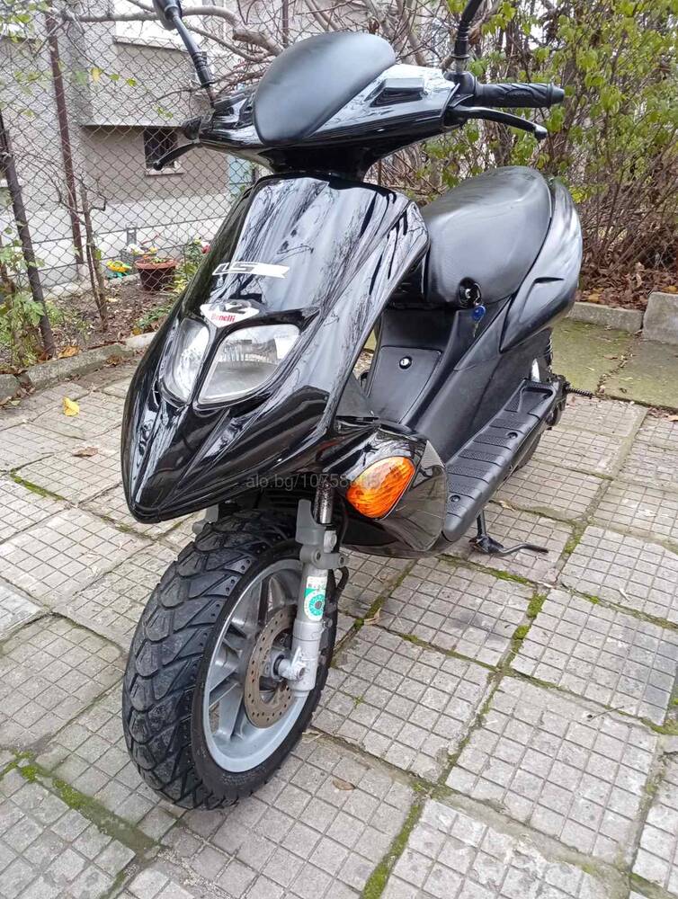 Benelli K2 Yamaha Aerox motor Benelli Друг 49 куб. см Скутер Бензинов 2 ...