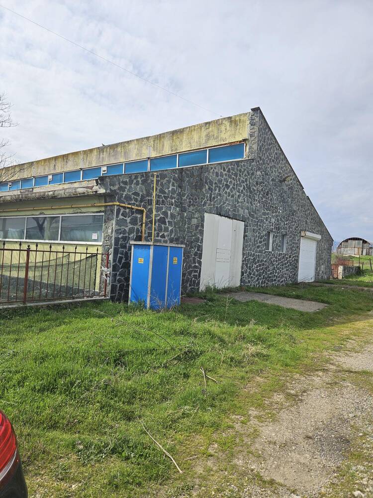 Промишлено помещение в гр. Петрич Промишлено помещение 1550 кв.м ...