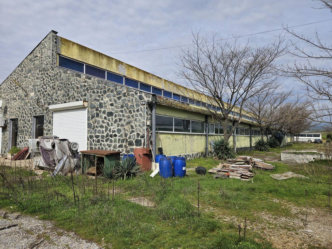 Промишлено помещение в гр. Петрич Промишлено помещение 1550 кв.м ...