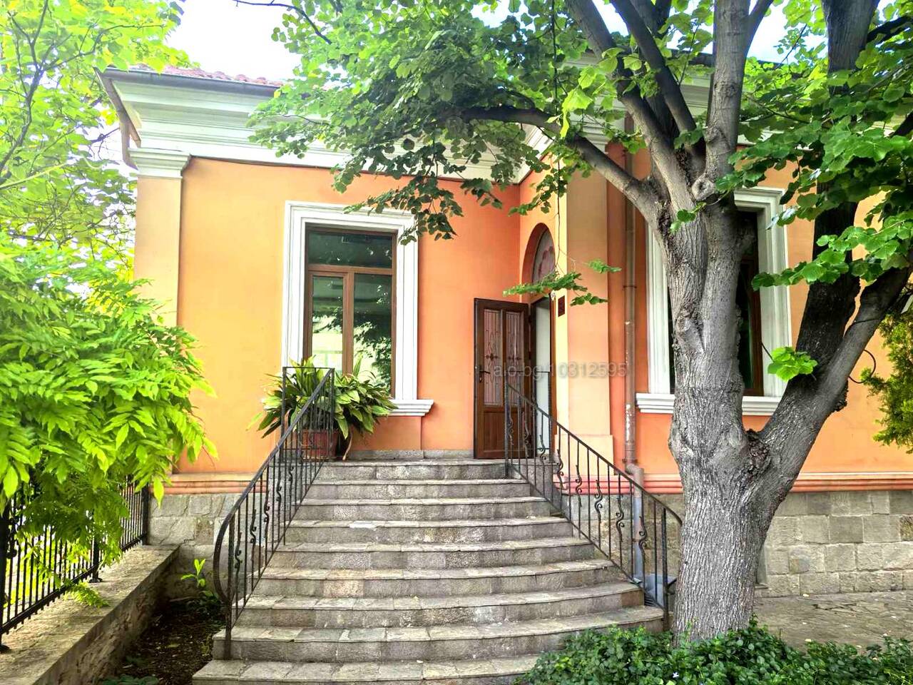 🏡 Уникален имот в сърцето на Нова Загора Двуетажна къща 520 кв.м РЗП ...