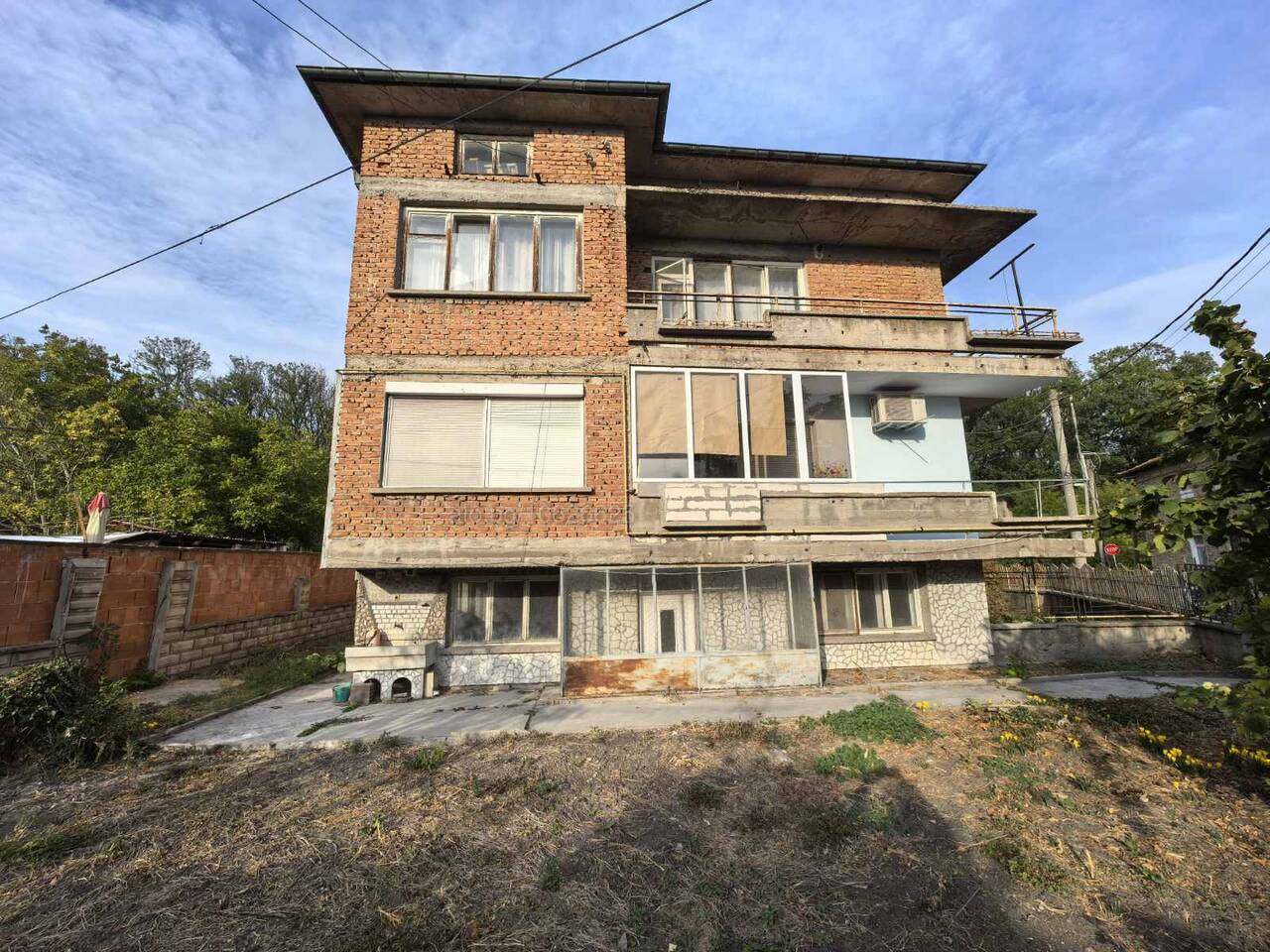 Етаж от къща в Нова Загора 145 кв.м. Двуетажна къща 145 кв.м РЗП 273 кв ...