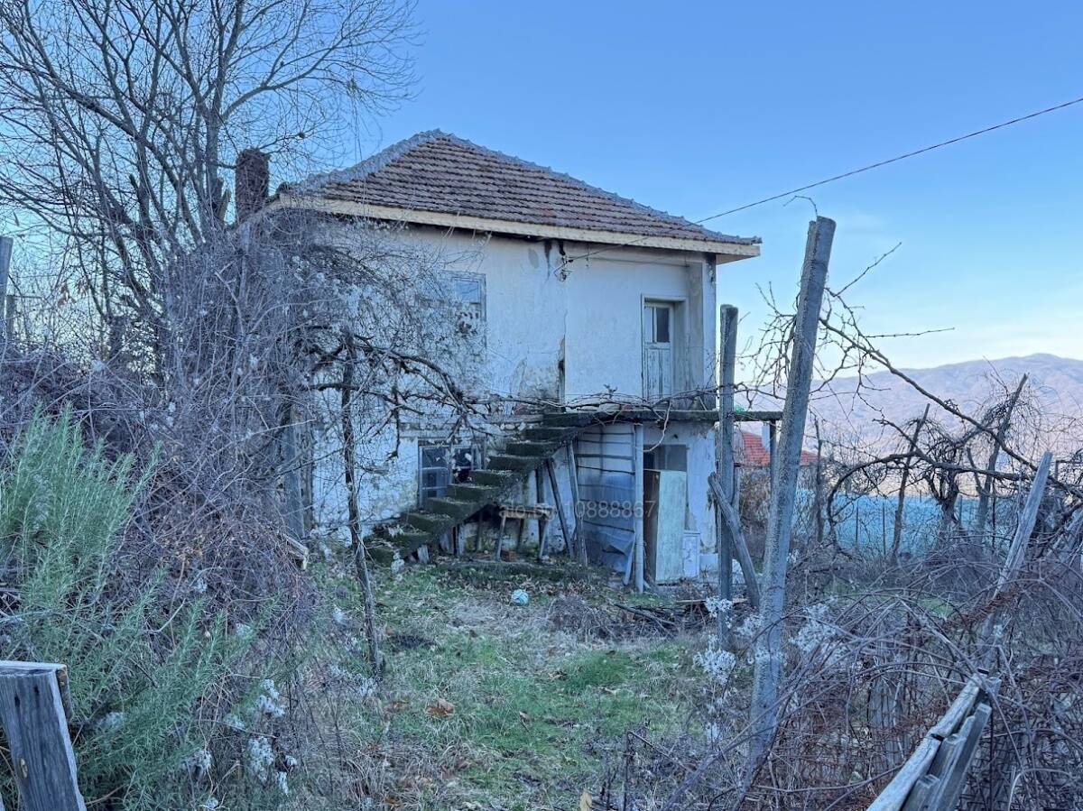 Двуетажна къща за продажба в село Габрене, община Петрич Двуетажна къща ...